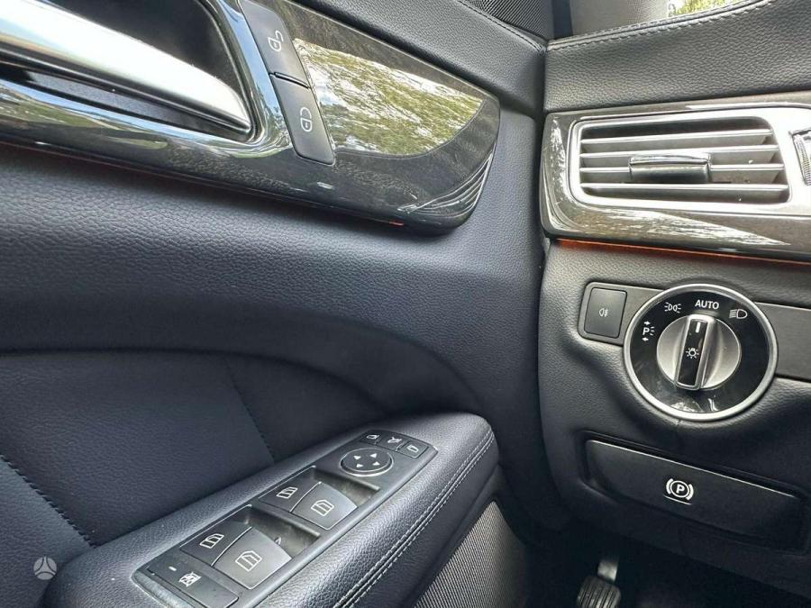 Black Mercedes-Benz CLS 250 2014 in Vilnius, with an engine capacity of 2.14 L and mileage of 320 thousand km for 10900 €, photo 32 on AUTOMOTO.COM.LV