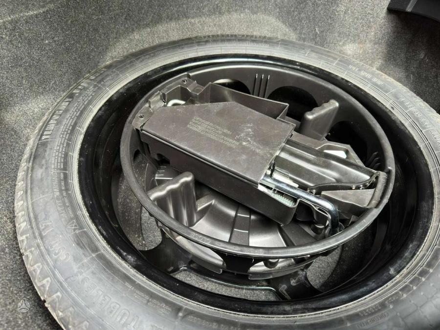 Black Mercedes-Benz CLS 250 2014 in Vilnius, with an engine capacity of 2.14 L and mileage of 320 thousand km for 10900 €, photo 37 on AUTOMOTO.COM.LV