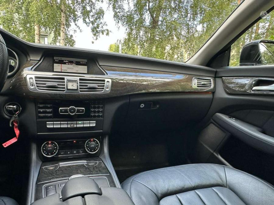 Black Mercedes-Benz CLS 250 2014 in Vilnius, with an engine capacity of 2.14 L and mileage of 320 thousand km for 10900 €, photo 19 on AUTOMOTO.COM.LV