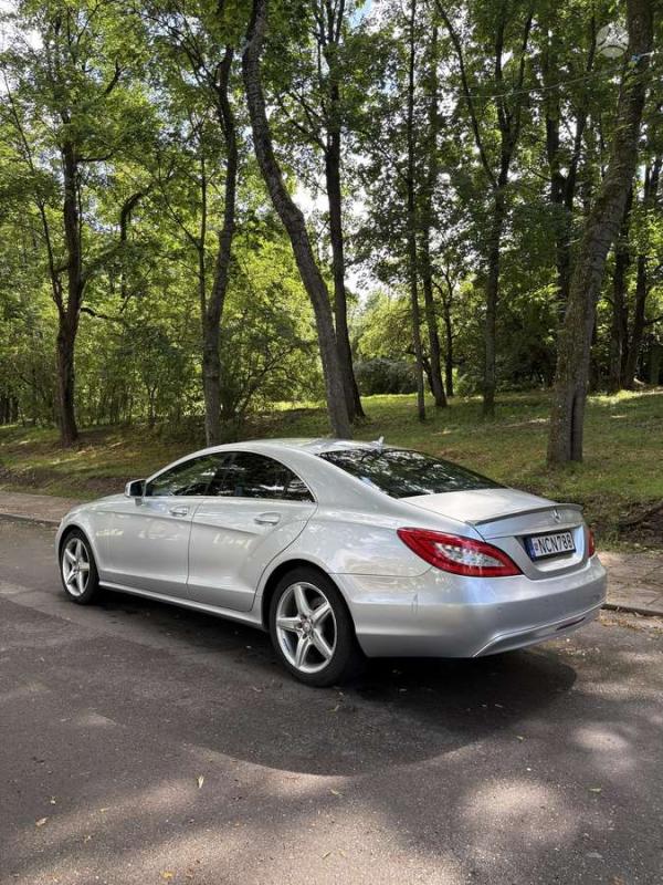 Grey Mercedes-Benz CLS 250 2011 in Kedainiai, with an engine capacity of 2.14 L and mileage of 305 thousand km for 9600 €, photo 3 on AUTOMOTO.COM.LV
