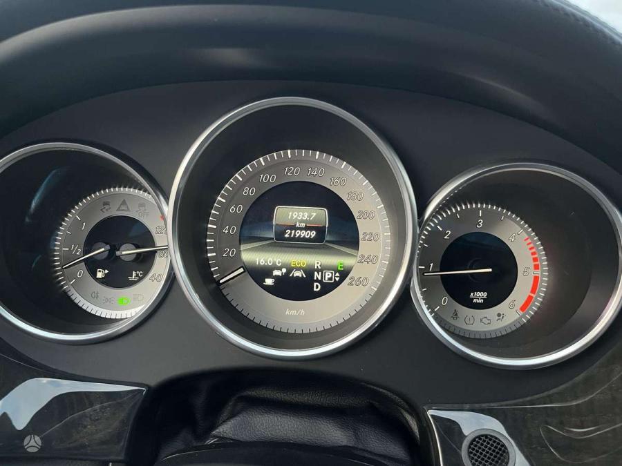 Grey Mercedes-Benz CLS 250 2012 in Raseiniai, with an engine capacity of 2.18 L and mileage of 220 thousand km for 11750 €, photo 22 on AUTOMOTO.COM.LV