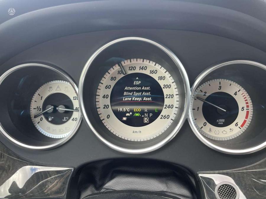 Grey Mercedes-Benz CLS 250 2012 in Raseiniai, with an engine capacity of 2.18 L and mileage of 220 thousand km for 11750 €, photo 39 on AUTOMOTO.COM.LV