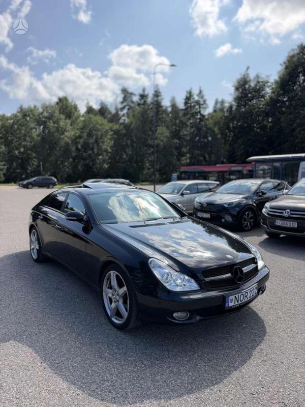 Black Mercedes-Benz CLS 320 2005 in Vilnius, with an engine capacity of 2.99 L and mileage of 436 thousand km for 4300 €, photo 3 on AUTOMOTO.COM.LV