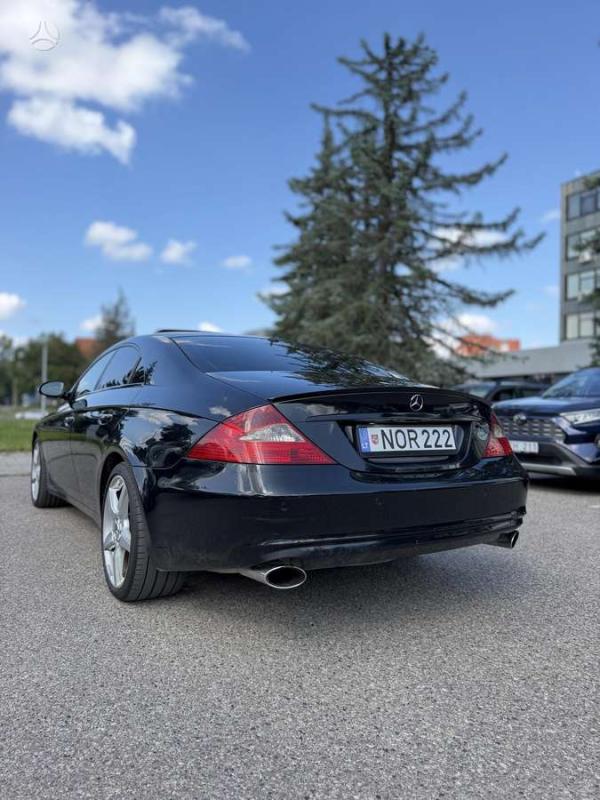 Black Mercedes-Benz CLS 320 2005 in Vilnius, with an engine capacity of 2.99 L and mileage of 436 thousand km for 4300 €, photo 10 on AUTOMOTO.COM.LV