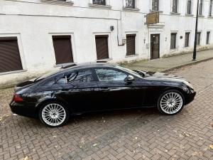 Black Mercedes-Benz CLS 320 2006 in Jonava, with an engine capacity of 3.20 L and mileage of 400 thousand km for 4700 €, photo 3 on AUTOMOTO.COM.LV