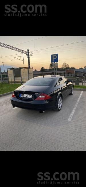 Black Mercedes-Benz CLS 320 2007 in Jelgava, with an engine capacity of 3.00 L and mileage of 268 thousand km for 5800 €, photo 3 on AUTOMOTO.COM.LV