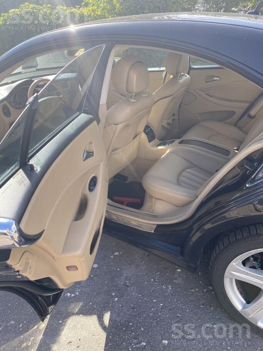 Black Mercedes-Benz CLS 320 2007 in Jelgava, with an engine capacity of 3.00 L and mileage of 268 thousand km for 5800 €, photo 10 on AUTOMOTO.COM.LV