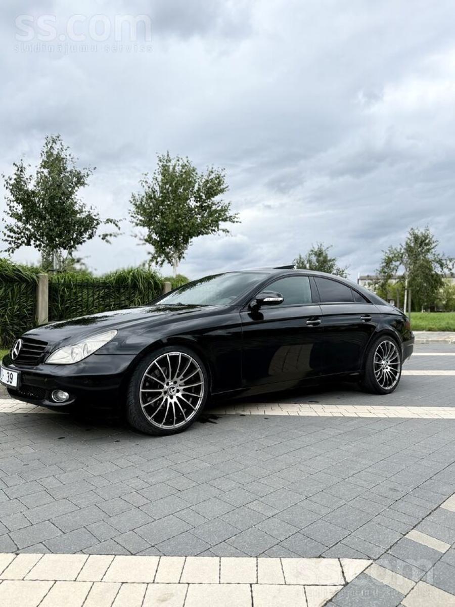 Black Mercedes-Benz CLS 320 2007 in Jelgava, with an engine capacity of 3.00 L and mileage of 376 thousand km for 5100 €, photo 1 on AUTOMOTO.COM.LV