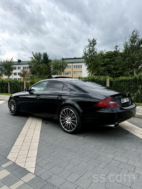Black Mercedes-Benz CLS 320 2007 in Jelgava, with an engine capacity of 3.00 L and mileage of 376 thousand km for 5100 €, photo 2 on AUTOMOTO.COM.LV