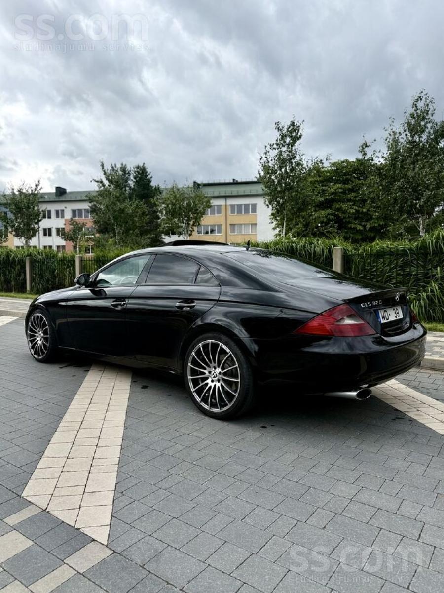 Black Mercedes-Benz CLS 320 2007 in Jelgava, with an engine capacity of 3.00 L and mileage of 376 thousand km for 5100 €, photo 3 on AUTOMOTO.COM.LV