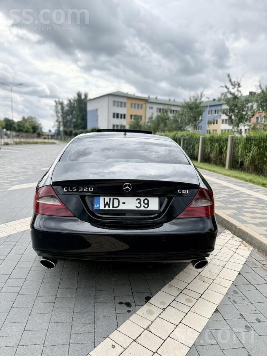 Black Mercedes-Benz CLS 320 2007 in Jelgava, with an engine capacity of 3.00 L and mileage of 376 thousand km for 5100 €, photo 4 on AUTOMOTO.COM.LV