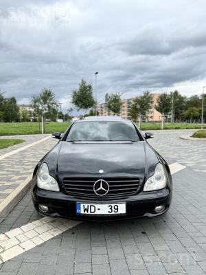 Black Mercedes-Benz CLS 320 2007 in Jelgava, with an engine capacity of 3.00 L and mileage of 376 thousand km for 5100 €, photo 5 on AUTOMOTO.COM.LV