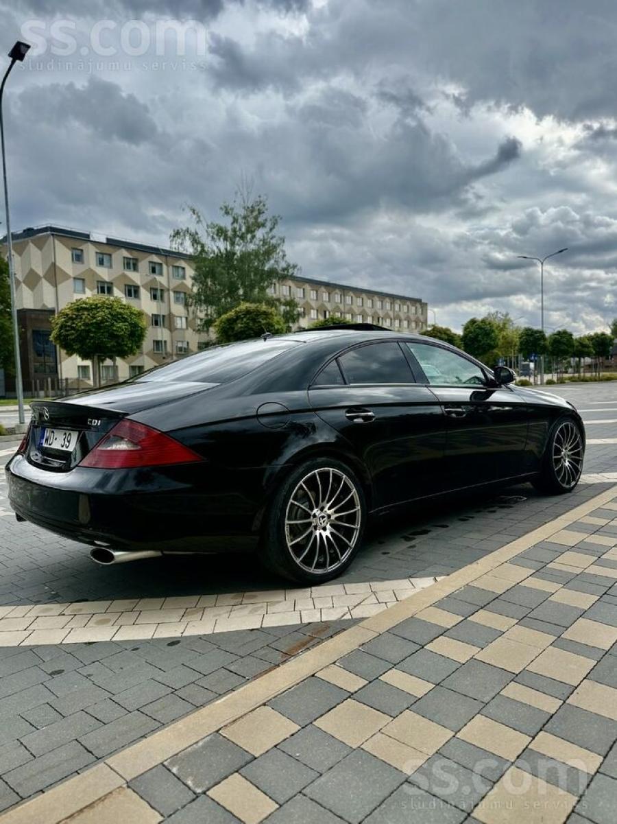 Black Mercedes-Benz CLS 320 2007 in Jelgava, with an engine capacity of 3.00 L and mileage of 376 thousand km for 5100 €, photo 6 on AUTOMOTO.COM.LV