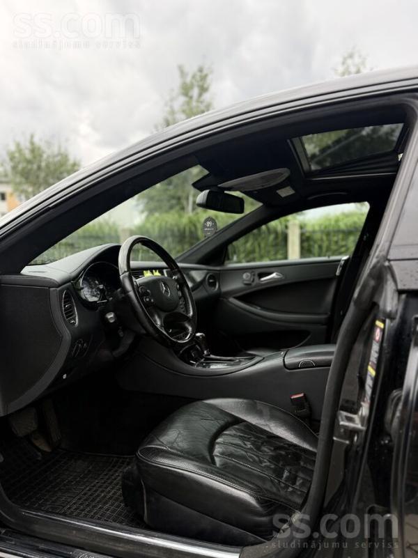 Black Mercedes-Benz CLS 320 2007 in Jelgava, with an engine capacity of 3.00 L and mileage of 376 thousand km for 5100 €, photo 7 on AUTOMOTO.COM.LV