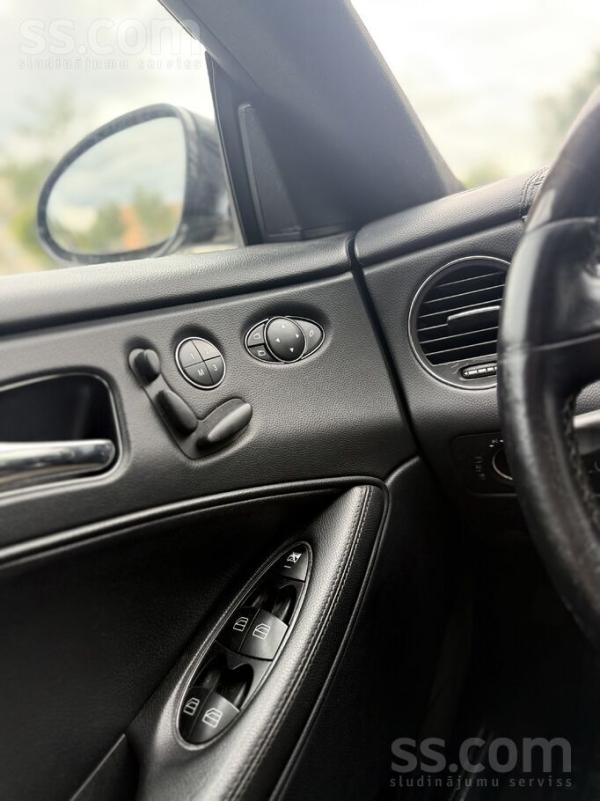 Black Mercedes-Benz CLS 320 2007 in Jelgava, with an engine capacity of 3.00 L and mileage of 376 thousand km for 5100 €, photo 9 on AUTOMOTO.COM.LV