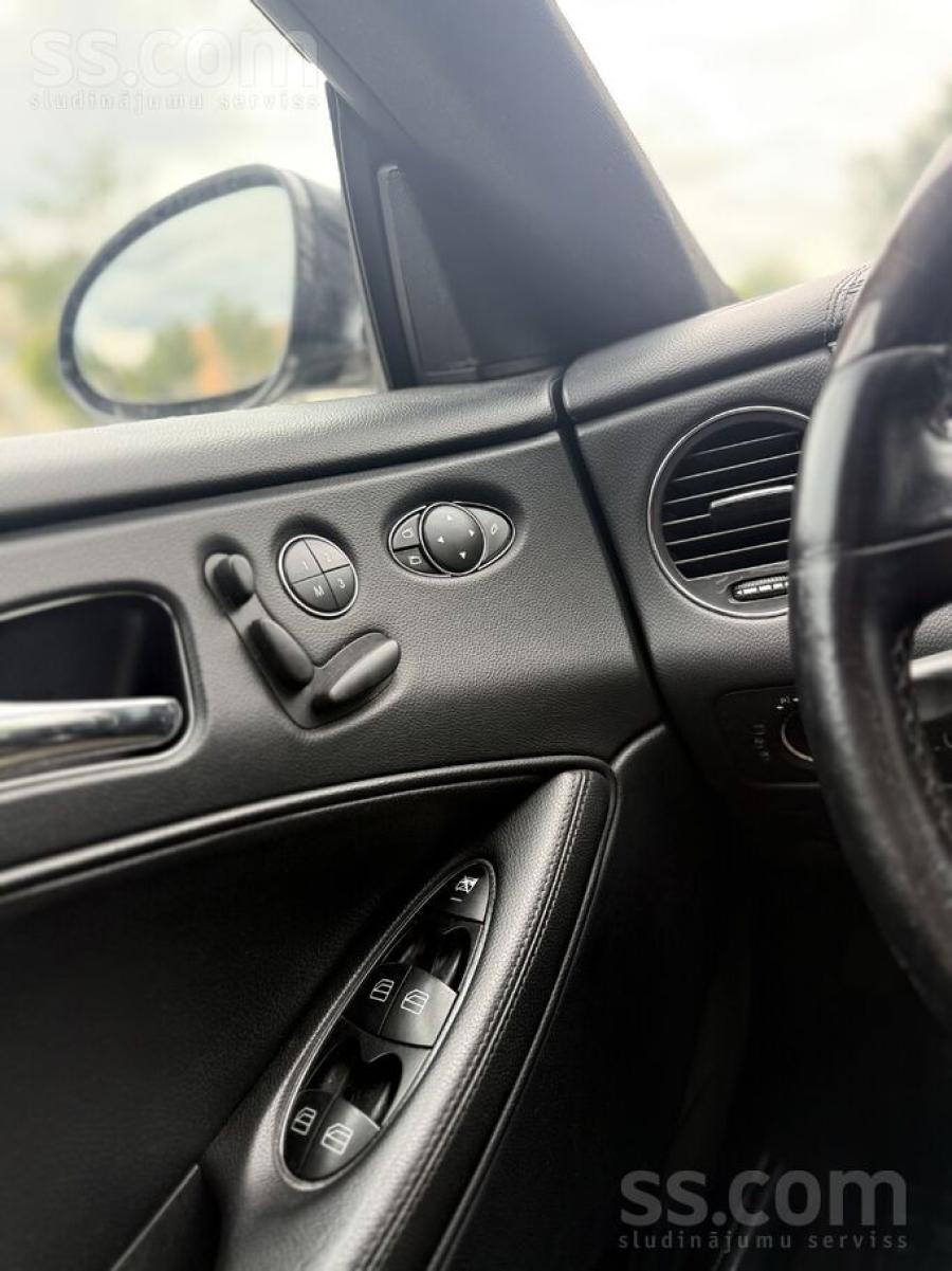 Black Mercedes-Benz CLS 320 2007 in Jelgava, with an engine capacity of 3.00 L and mileage of 376 thousand km for 5100 €, photo 10 on AUTOMOTO.COM.LV