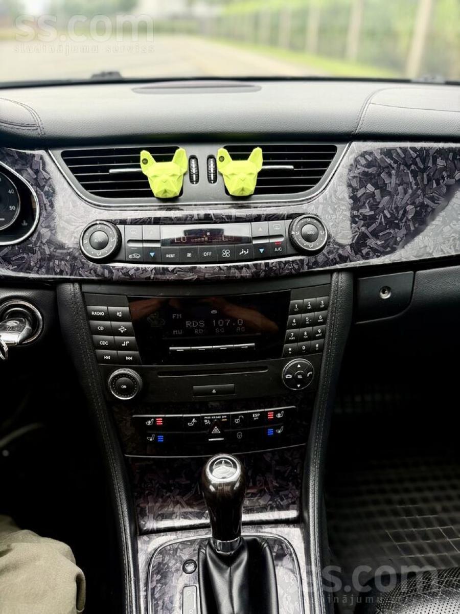 Black Mercedes-Benz CLS 320 2007 in Jelgava, with an engine capacity of 3.00 L and mileage of 376 thousand km for 5100 €, photo 11 on AUTOMOTO.COM.LV