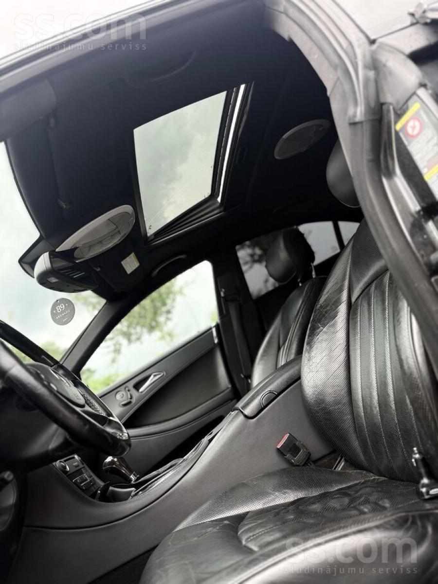 Black Mercedes-Benz CLS 320 2007 in Jelgava, with an engine capacity of 3.00 L and mileage of 376 thousand km for 5100 €, photo 12 on AUTOMOTO.COM.LV
