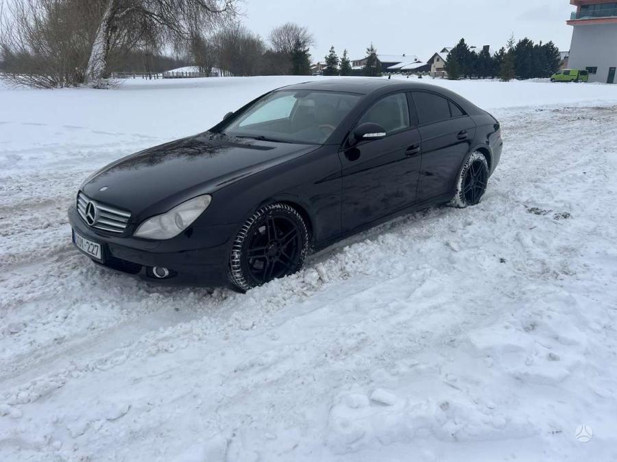 Black Mercedes-Benz CLS 320 2008 in Panevezys, with an engine capacity of 2.99 L and mileage of 329 thousand km for 4300 €, photo 1 on AUTOMOTO.COM.LV