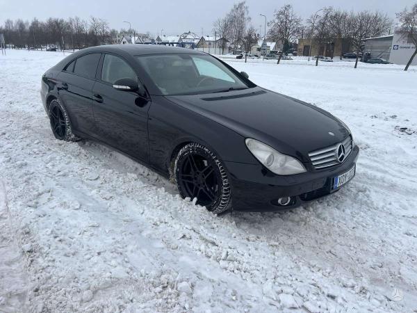 Black Mercedes-Benz CLS 320 2008 in Panevezys, with an engine capacity of 2.99 L and mileage of 329 thousand km for 4300 €, photo 2 on AUTOMOTO.COM.LV