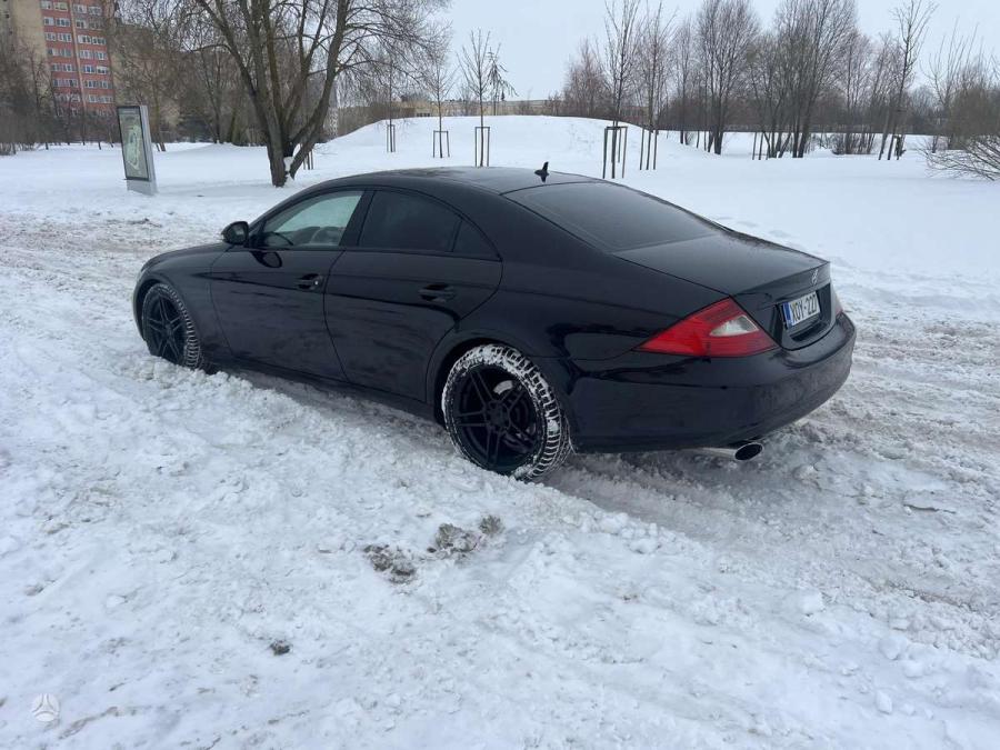 Black Mercedes-Benz CLS 320 2008 in Panevezys, with an engine capacity of 2.99 L and mileage of 329 thousand km for 4300 €, photo 3 on AUTOMOTO.COM.LV