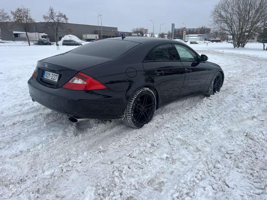 Black Mercedes-Benz CLS 320 2008 in Panevezys, with an engine capacity of 2.99 L and mileage of 329 thousand km for 4300 €, photo 4 on AUTOMOTO.COM.LV