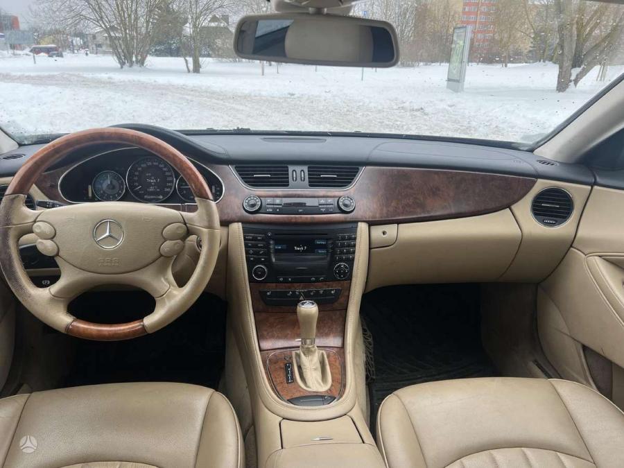 Black Mercedes-Benz CLS 320 2008 in Panevezys, with an engine capacity of 2.99 L and mileage of 329 thousand km for 4300 €, photo 11 on AUTOMOTO.COM.LV