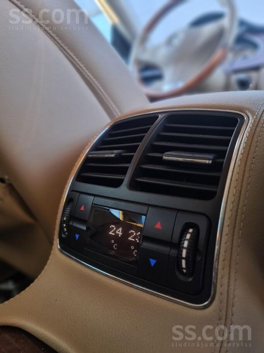 Melns Mercedes-Benz CLS 320 2008 Rīga, ar dzinēja tilpumu 3.00 L un nobraukumu 330 tūkst. km par 6890 €, foto 7 vietnē AUTOMOTO.COM.LV