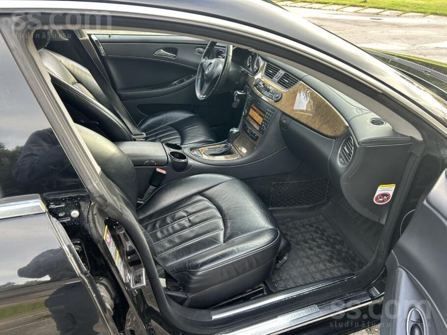 Melns Mercedes-Benz CLS 320 2008 Rīga, ar dzinēja tilpumu 3.00 L un nobraukumu 272 tūkst. km par 7250 €, foto 17 vietnē AUTOMOTO.COM.LV