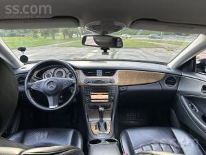 Melns Mercedes-Benz CLS 320 2008 Rīga, ar dzinēja tilpumu 3.00 L un nobraukumu 272 tūkst. km par 7250 €, foto 18 vietnē AUTOMOTO.COM.LV