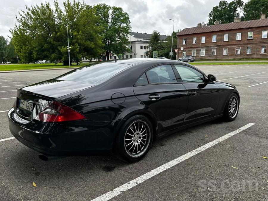Black Mercedes-Benz CLS 320 2005 in Riga, with an engine capacity of 3.00 L and mileage of 389 thousand km for 5350 €, photo 3 on AUTOMOTO.COM.LV