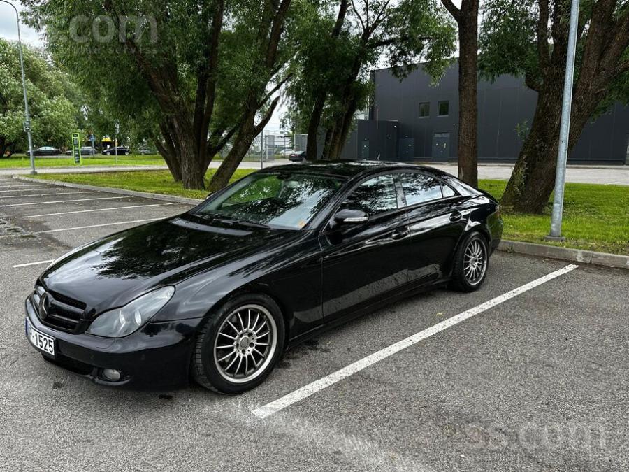 Black Mercedes-Benz CLS 320 2005 in Riga, with an engine capacity of 3.00 L and mileage of 389 thousand km for 5350 €, photo 4 on AUTOMOTO.COM.LV
