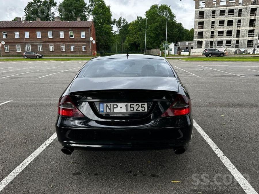 Black Mercedes-Benz CLS 320 2005 in Riga, with an engine capacity of 3.00 L and mileage of 389 thousand km for 5350 €, photo 6 on AUTOMOTO.COM.LV