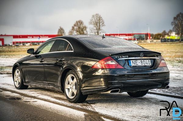 Black Mercedes-Benz CLS 320 2005 in Riga, with an engine capacity of 3.00 L and mileage of 431 thousand km for 3990 €, photo 2 on AUTOMOTO.COM.LV