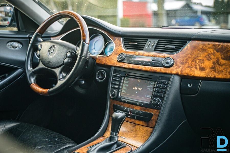 Melns Mercedes-Benz CLS 320 2005 Rīga, ar dzinēja tilpumu 3.00 L un nobraukumu 431 tūkst. km par 3990 €, foto 5 vietnē AUTOMOTO.COM.LV