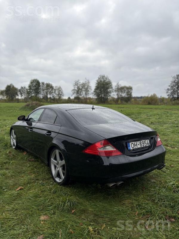 Mercedes-Benz CLS 320 2005 in Jekabpils on AUTOMOTO.COM.LV Black Mercedes-Benz CLS 320 2005 in Jekabpils, with an engine capacity of 3.00 L and mileage of 425 thousand km for 5750 €, photo 3 on AUTOMOTO.COM.LV