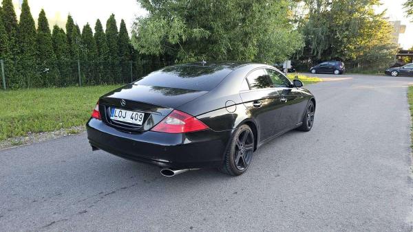Black Mercedes-Benz CLS 320 2006 in Kaunas, with an engine capacity of 2.99 L and mileage of 276 thousand km for 2950 €, photo 3 on AUTOMOTO.COM.LV