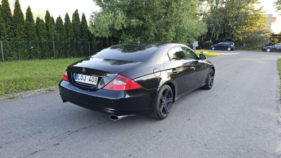 Melns Mercedes-Benz CLS 320 2006 Kauņa, ar dzinēja tilpumu 2.99 L un nobraukumu 276 tūkst. km par 2950 €, foto 4 vietnē AUTOMOTO.COM.LV