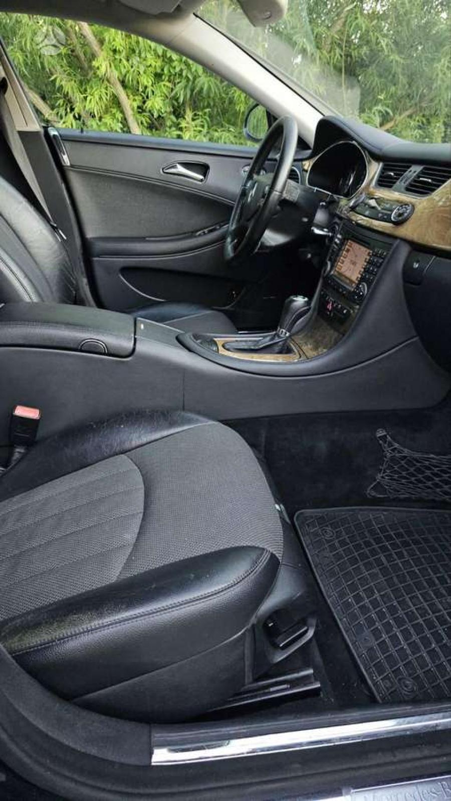 Melns Mercedes-Benz CLS 320 2006 Kauņa, ar dzinēja tilpumu 2.99 L un nobraukumu 276 tūkst. km par 2950 €, foto 9 vietnē AUTOMOTO.COM.LV