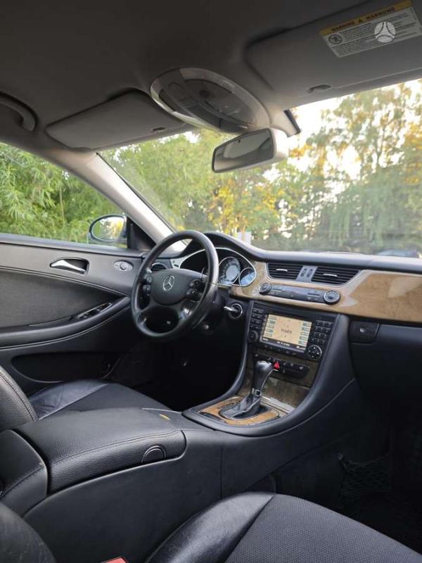Black Mercedes-Benz CLS 320 2006 in Kaunas, with an engine capacity of 2.99 L and mileage of 276 thousand km for 2950 €, photo 10 on AUTOMOTO.COM.LV