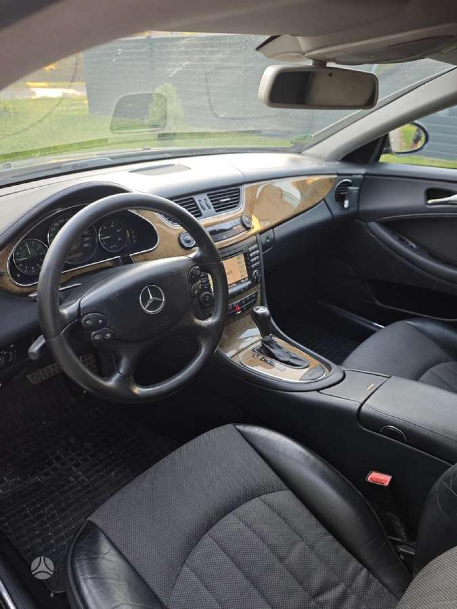 Melns Mercedes-Benz CLS 320 2006 Kauņa, ar dzinēja tilpumu 2.99 L un nobraukumu 276 tūkst. km par 2950 €, foto 18 vietnē AUTOMOTO.COM.LV