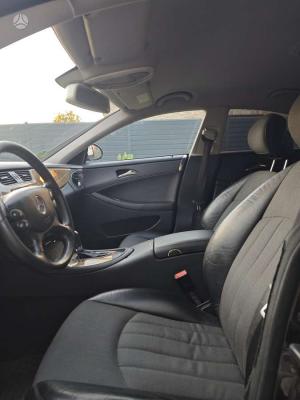 Melns Mercedes-Benz CLS 320 2006 Kauņa, ar dzinēja tilpumu 2.99 L un nobraukumu 276 tūkst. km par 2950 €, foto 19 vietnē AUTOMOTO.COM.LV