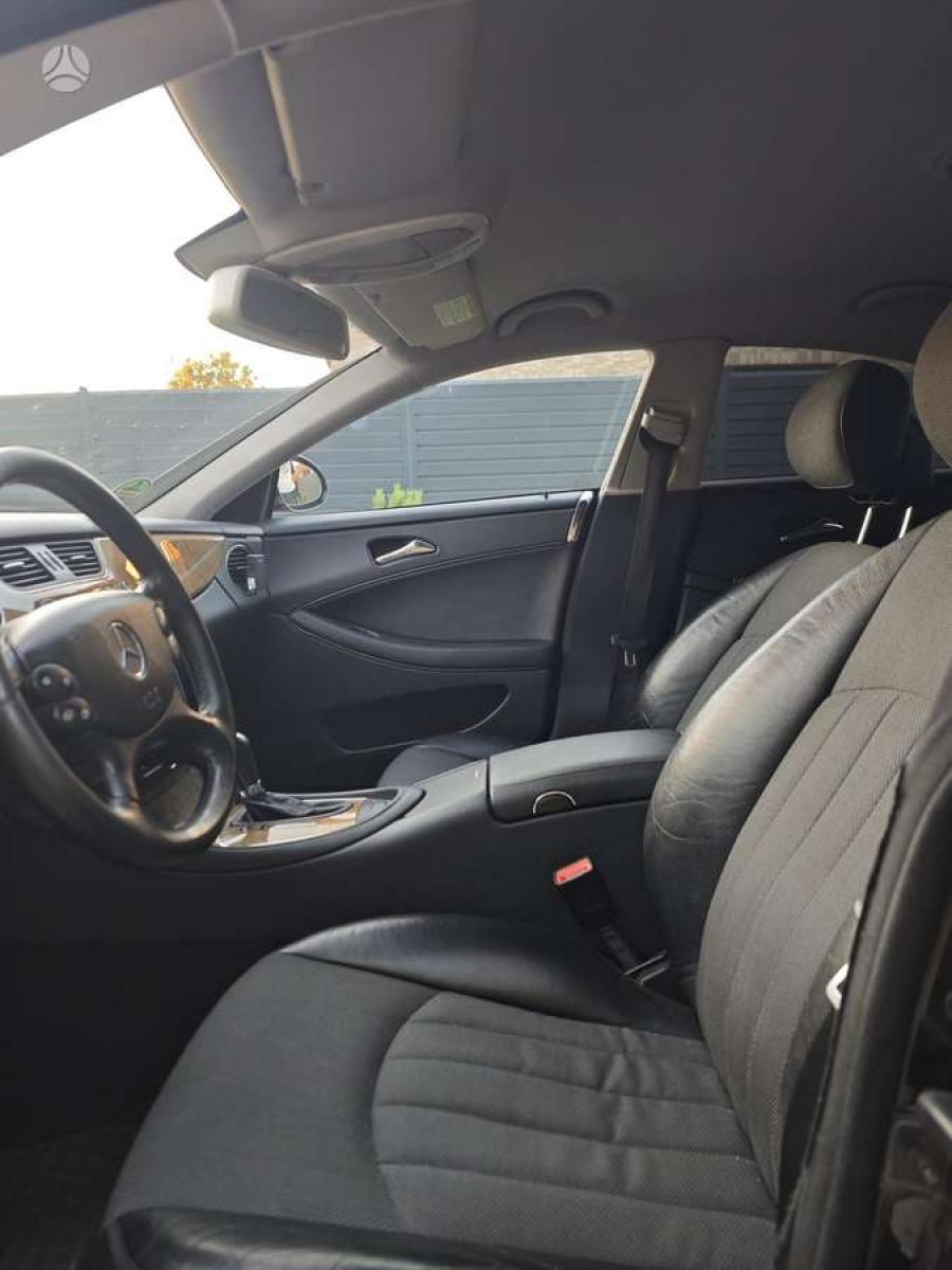 Melns Mercedes-Benz CLS 320 2006 Kauņa, ar dzinēja tilpumu 2.99 L un nobraukumu 276 tūkst. km par 2950 €, foto 19 vietnē AUTOMOTO.COM.LV