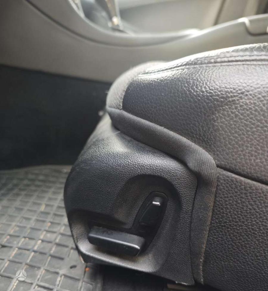 Melns Mercedes-Benz CLS 320 2006 Kauņa, ar dzinēja tilpumu 2.99 L un nobraukumu 276 tūkst. km par 2950 €, foto 21 vietnē AUTOMOTO.COM.LV