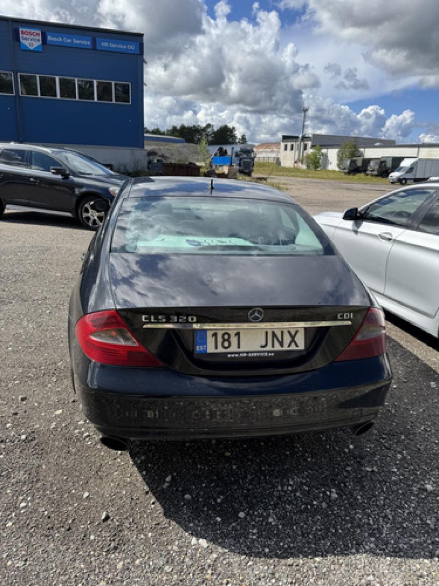 Melns Mercedes-Benz CLS 320 2006 Tallina, ar dzinēja tilpumu 0.00 L un nobraukumu 273 tūkst. km par 3500 €, foto 8 vietnē AUTOMOTO.COM.LV