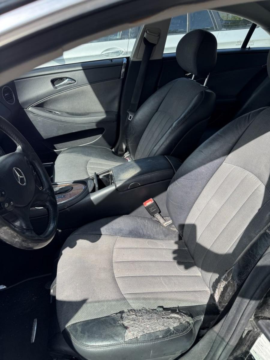 Melns Mercedes-Benz CLS 320 2006 Tallina, ar dzinēja tilpumu 0.00 L un nobraukumu 273 tūkst. km par 3500 €, foto 13 vietnē AUTOMOTO.COM.LV