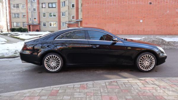 Black Mercedes-Benz CLS 320 2007 in Riga, with an engine capacity of 3.00 L and mileage of 0 thousand km for 5490 €, photo 3 on AUTOMOTO.COM.LV