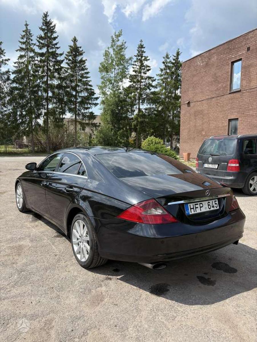 Melns Mercedes-Benz CLS 320 2007 Naujoji Akmenė, ar dzinēja tilpumu 3.00 L un nobraukumu 417 tūkst. km par 4800 €, foto 3 vietnē AUTOMOTO.COM.LV
