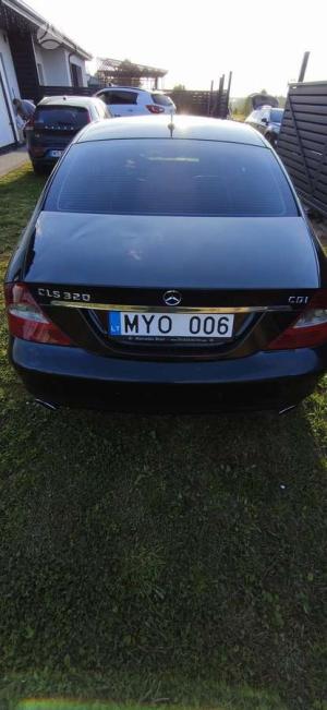 Black Mercedes-Benz CLS 320 2007 in Vilnius, with an engine capacity of 3.00 L and mileage of 326 thousand km for 2650 €, photo 5 on AUTOMOTO.COM.LV