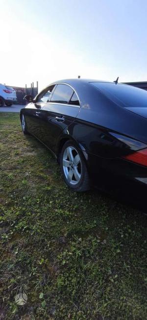 Black Mercedes-Benz CLS 320 2007 in Vilnius, with an engine capacity of 3.00 L and mileage of 326 thousand km for 2650 €, photo 8 on AUTOMOTO.COM.LV